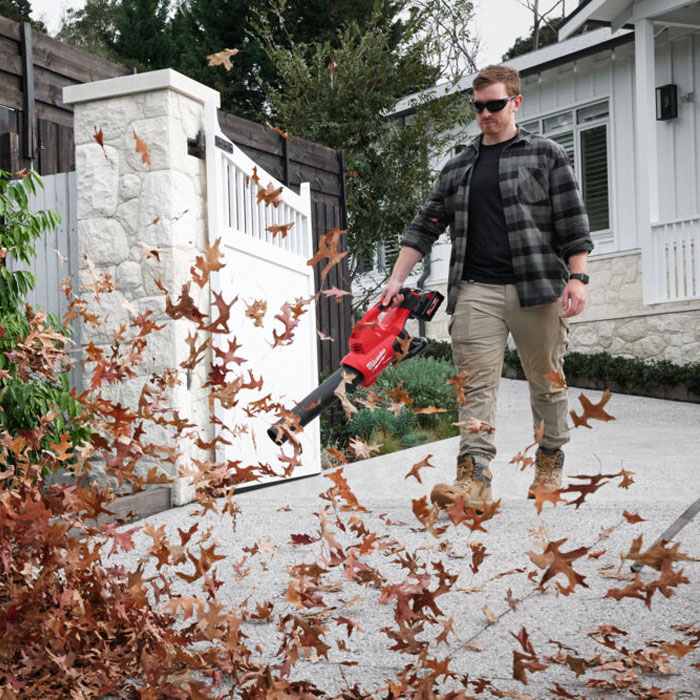 The Definitive UK Guide to Leaf Blowers: Choosing the Best Petrol ...